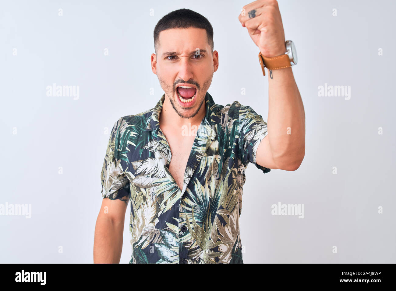 Young handsome man wearing Hawaiian summer shirt over isolated ...
