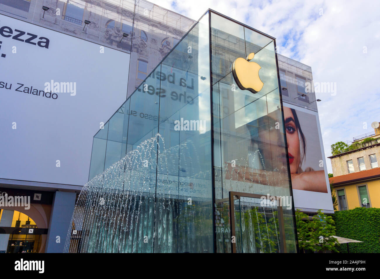 Europe, Italy, Lombardy, Milan , Piazza Liberty, Apple Store designed ...
