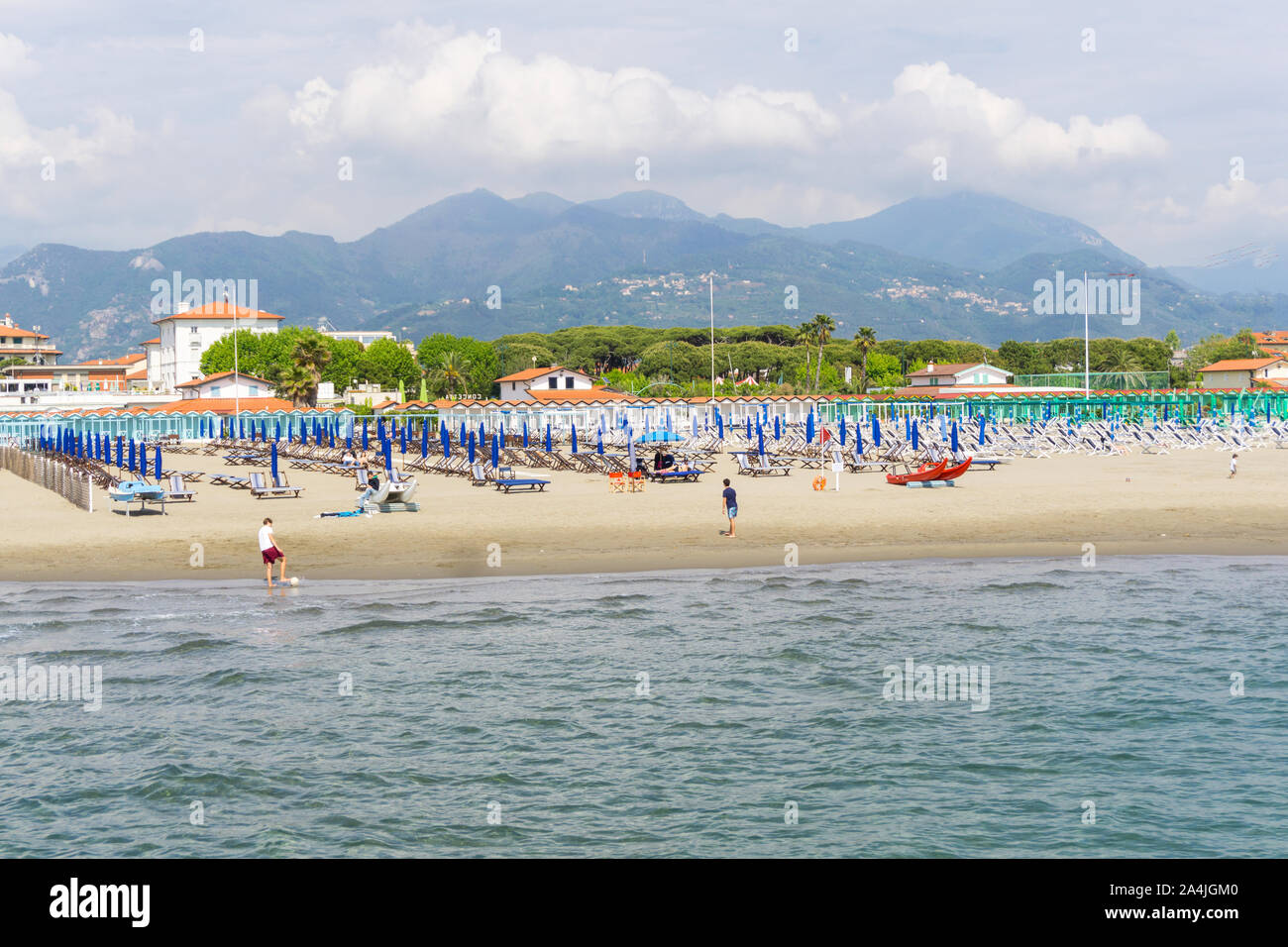 Forte dei marmi beach italy hi-res stock photography and images - Alamy