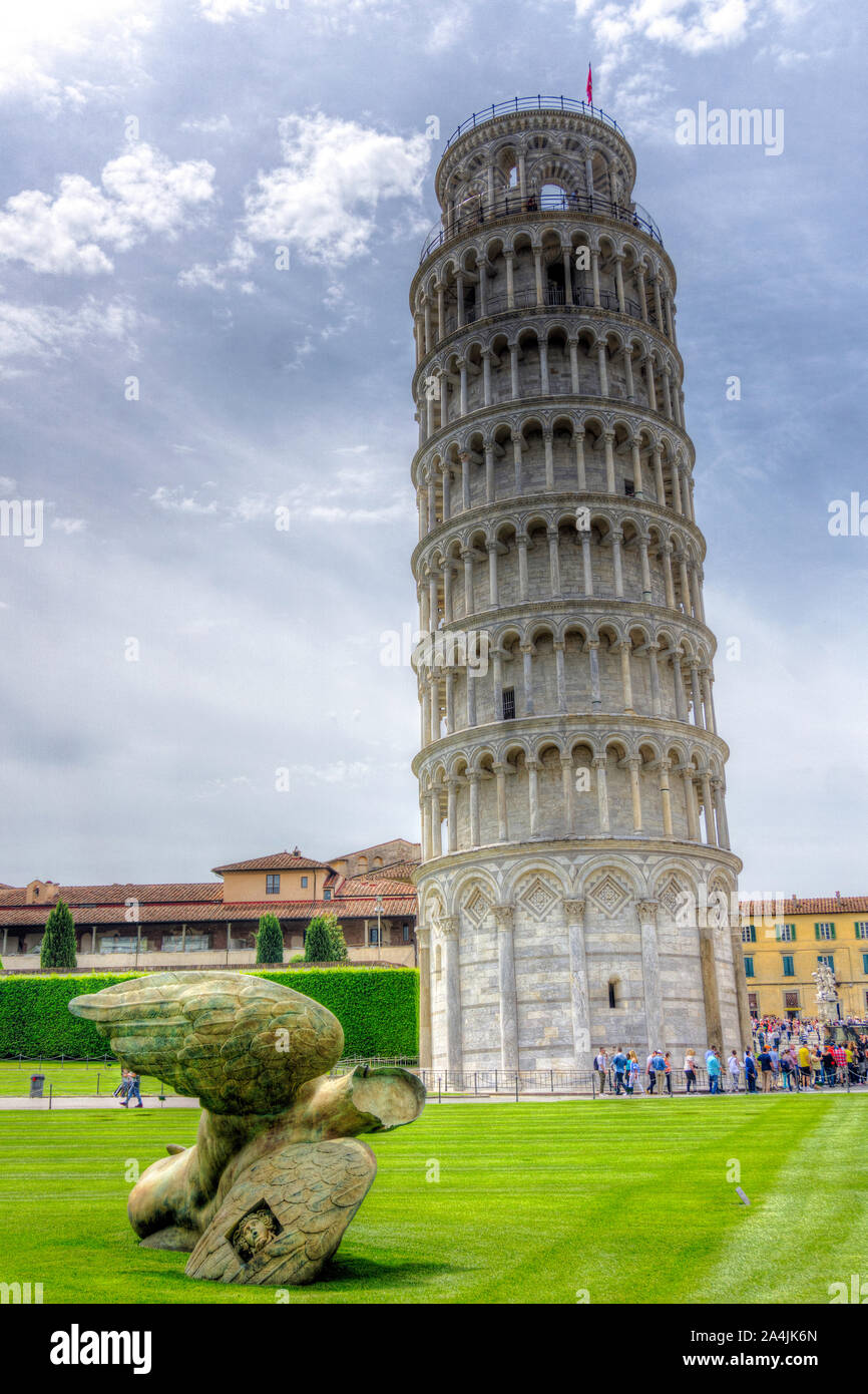 The leaning tower in piazza dei miracoli hi-res stock photography and ...