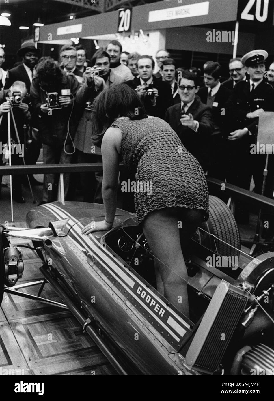 Female fashion model 1960s hi-res stock photography and images - Alamy