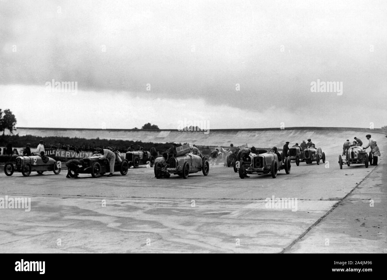 Banking 1920s hi-res stock photography and images - Alamy