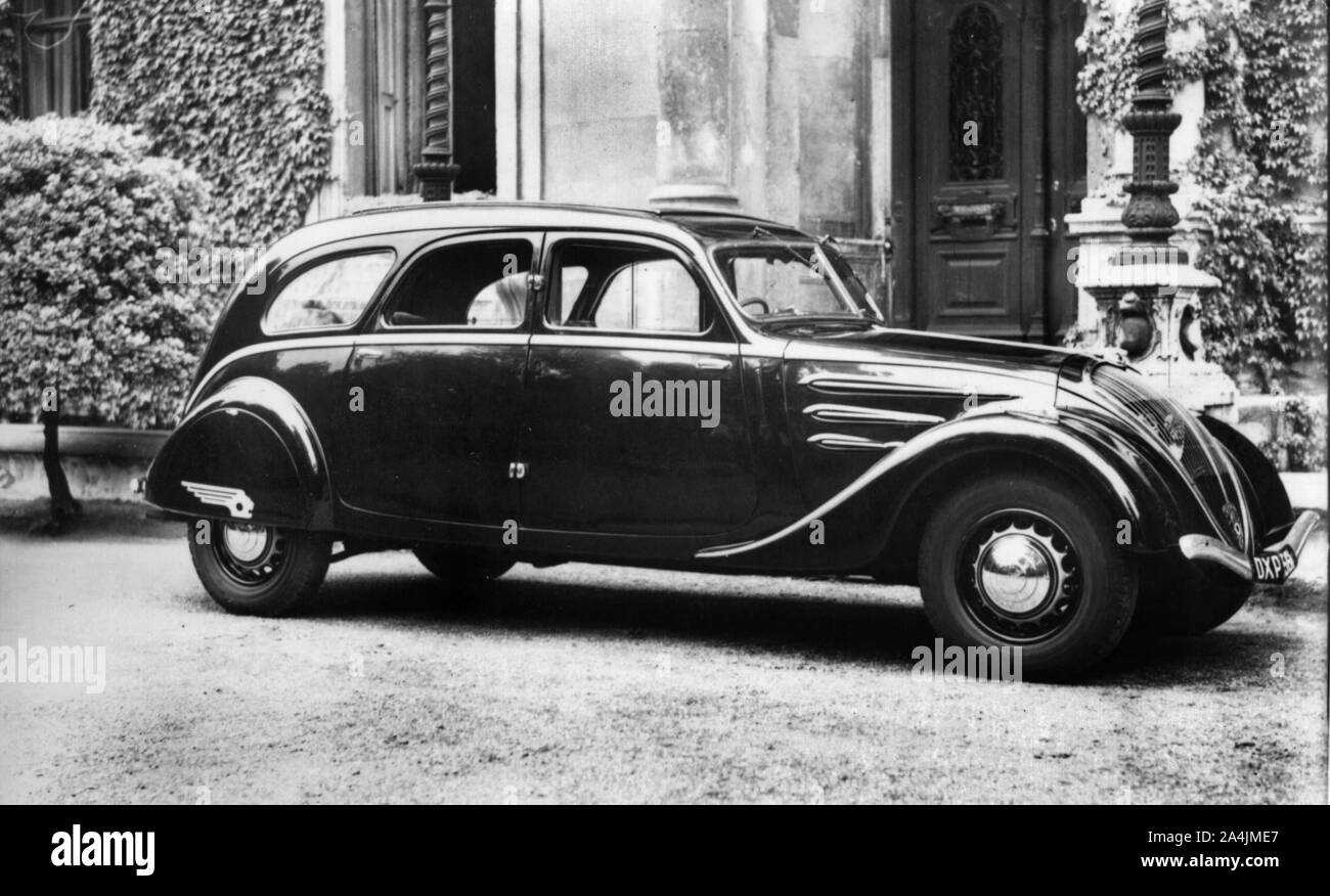 The peugeot 402 Black and White Stock Photos & Images - Alamy