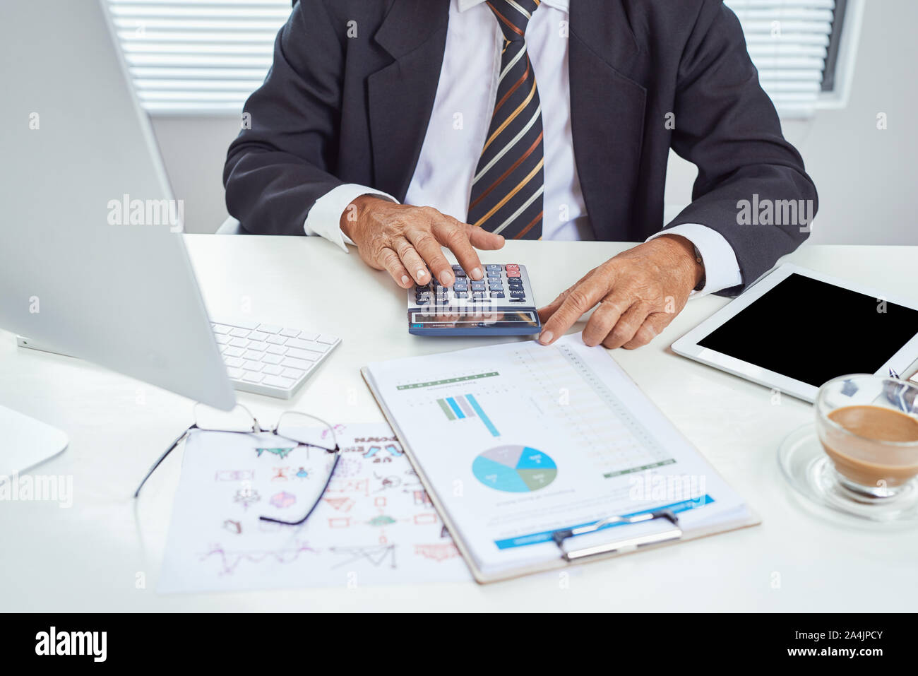Businessman calculator asian hi-res stock photography and images - Alamy