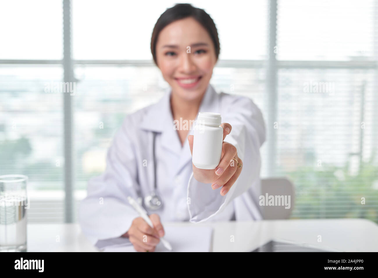 Female doctor holding box hi-res stock photography and images - Alamy