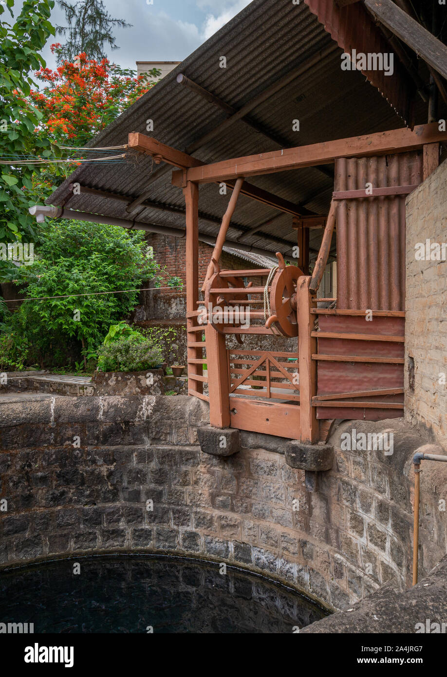 Water well pulley hi-res stock photography and images - Alamy