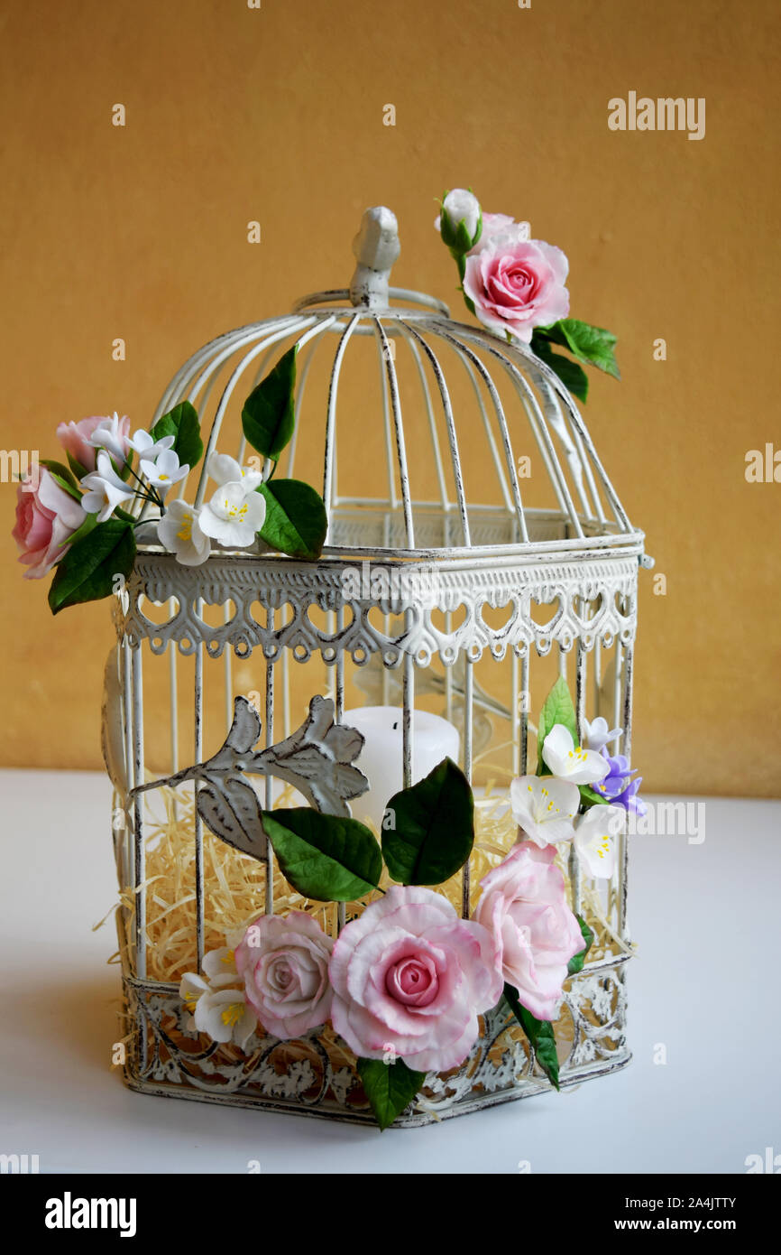 Vintage bird decorations hi-res stock photography and images - Alamy