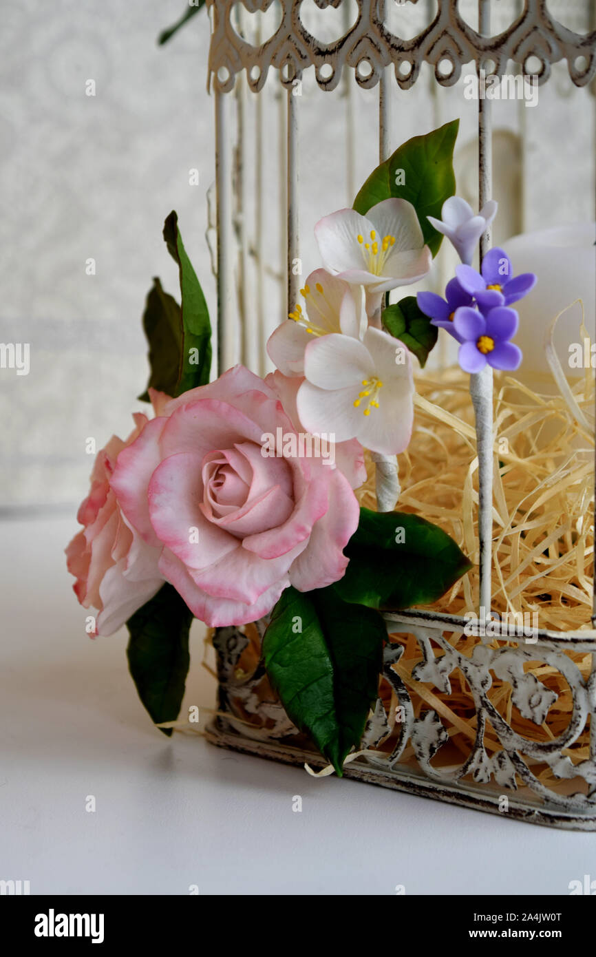 Vintage bird decorations hi-res stock photography and images - Alamy