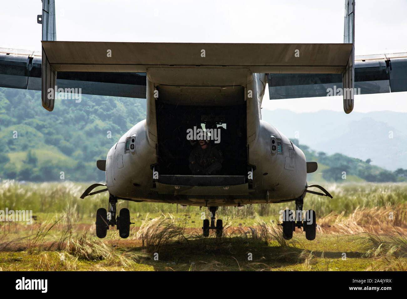 An MV-22B Osprey with Marine Medium Tiltrotor Squadron (VMM) 262 takes ...