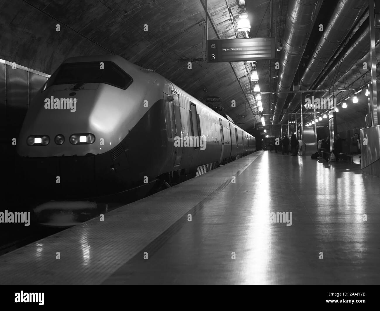 Train at railwaystation platform Stock Photo - Alamy