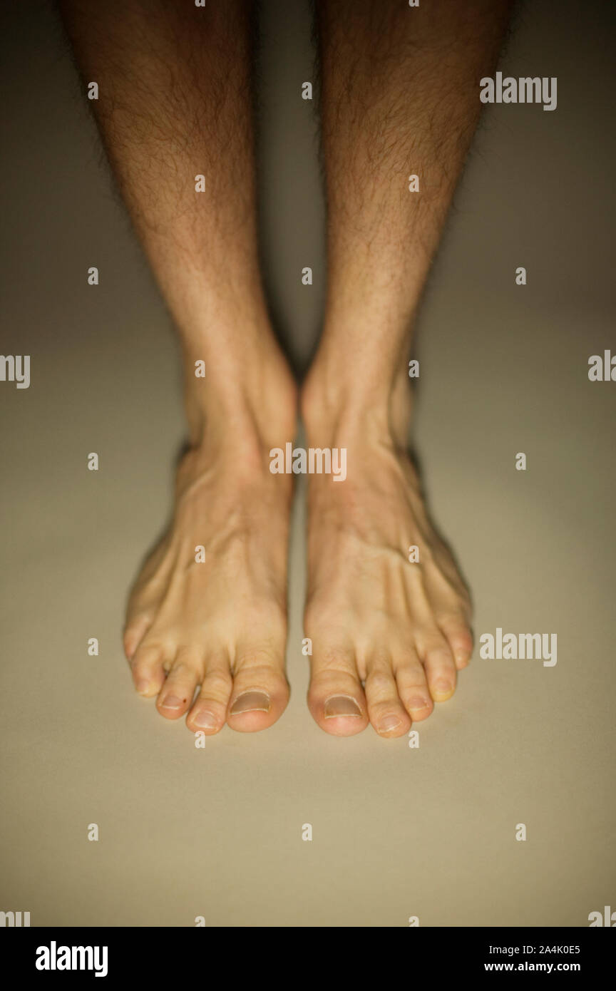 Barefeet barefoot legs feet foot hi-res stock photography and images ...