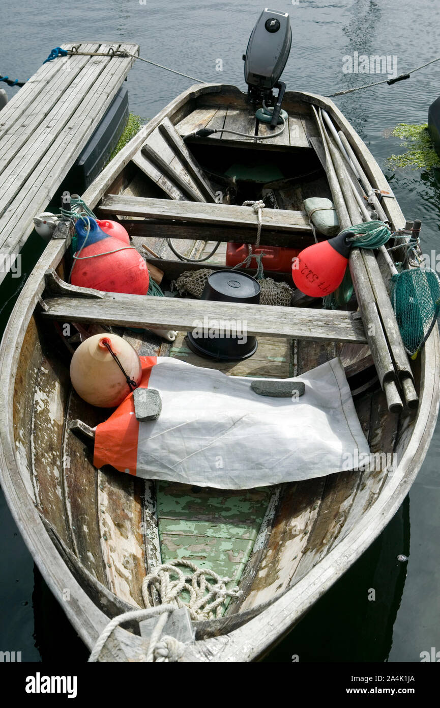 Empty rowboats hi-res stock photography and images - Alamy