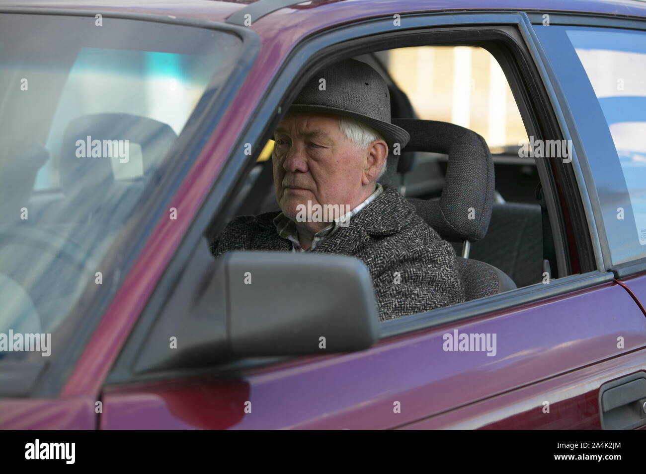 Old man driving a car. Senior Stock Photo - Alamy