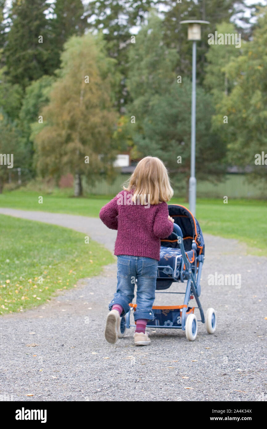 People pushing prams hi-res stock photography and images - Alamy