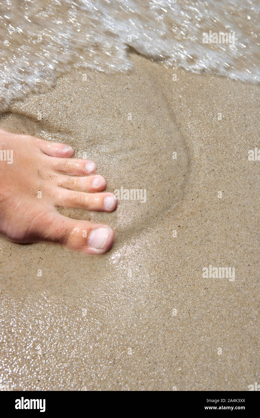 Toes sand hi-res stock photography and images - Alamy