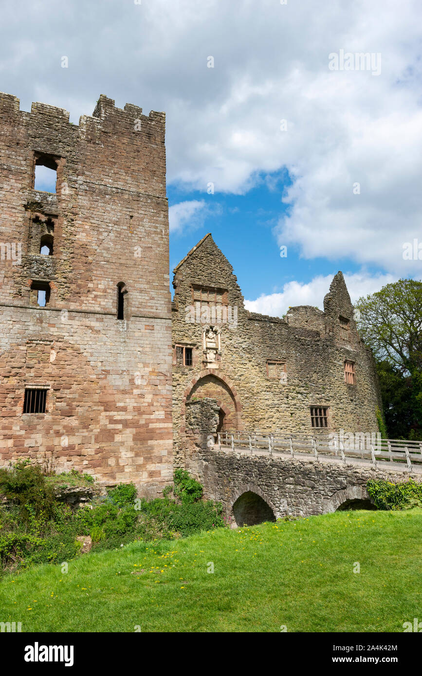 Bridge ludlow castle architecture hi-res stock photography and images ...