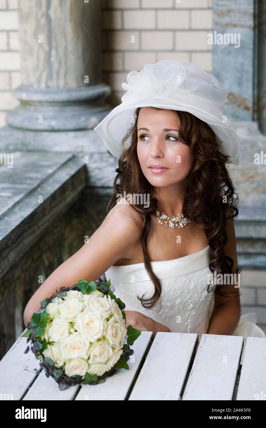 Waiting at tables hi-res stock photography and images - Alamy