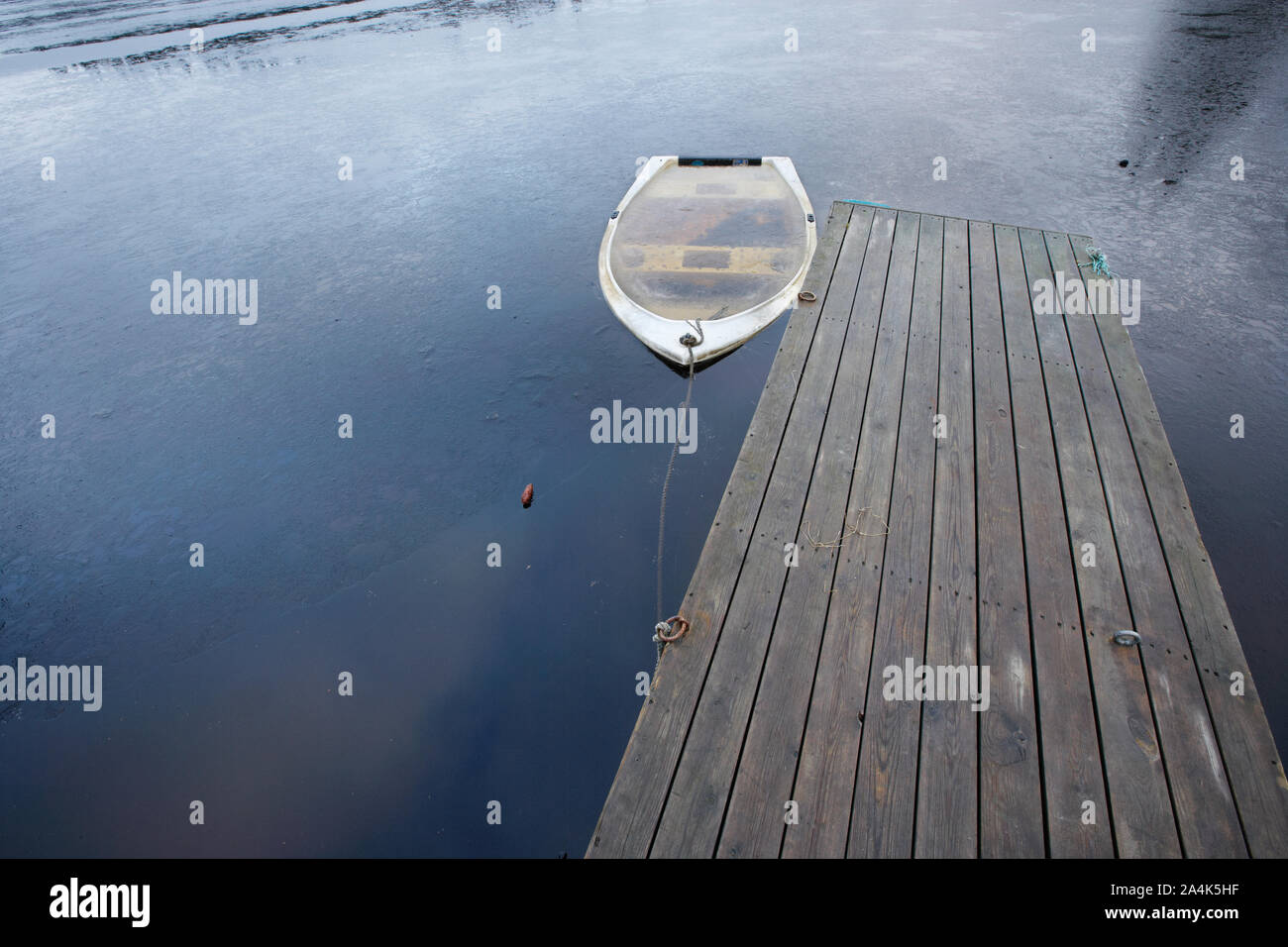 Boats sunken boats hi-res stock photography and images - Alamy