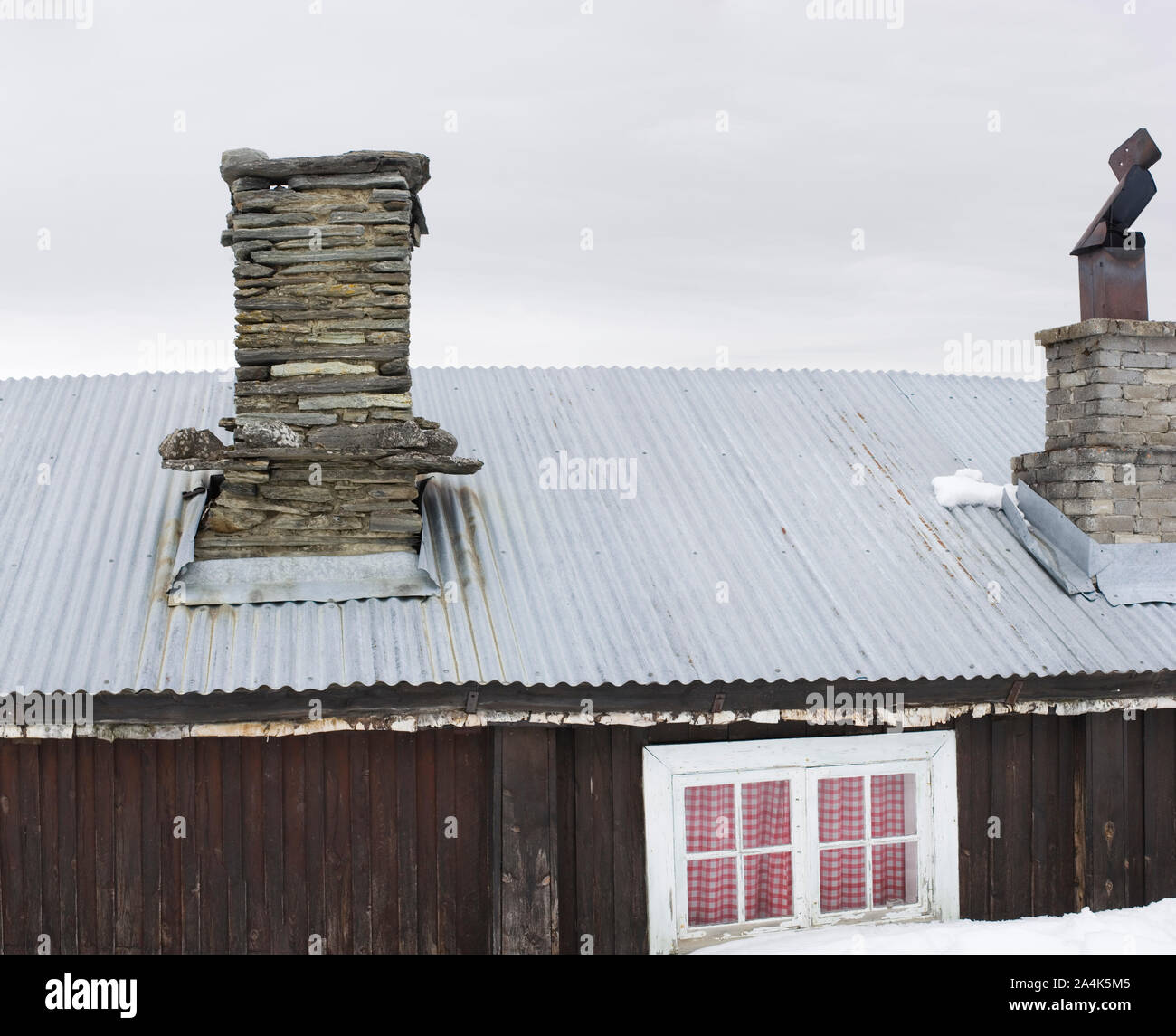Roofs and chimneys hi-res stock photography and images - Alamy