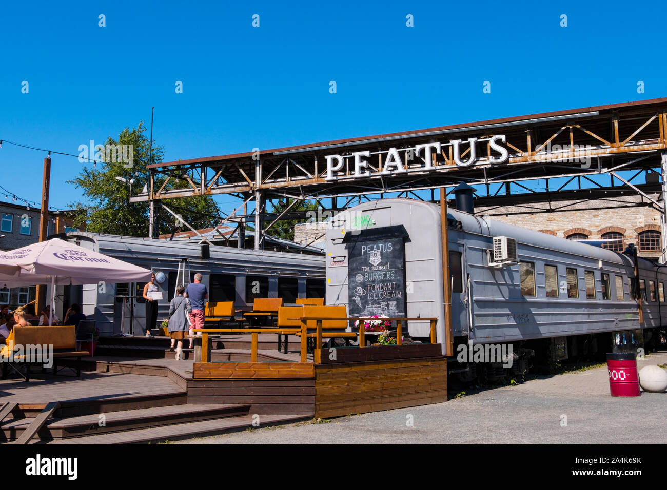 Peatus, restaurant in train cars, Depoo Turg, Kalamaja, Tallinn ...