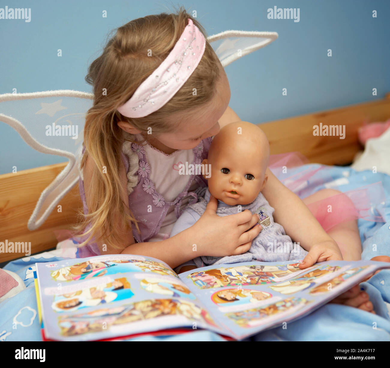 Girl playing fairy princess Stock Photo - Alamy