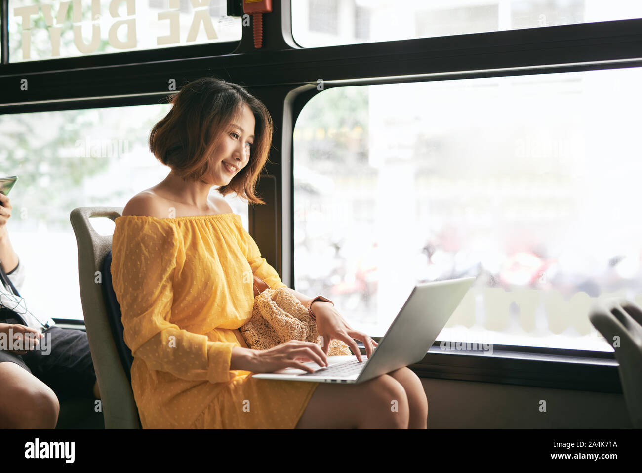 Laptop bus hi-res stock photography and images - Alamy