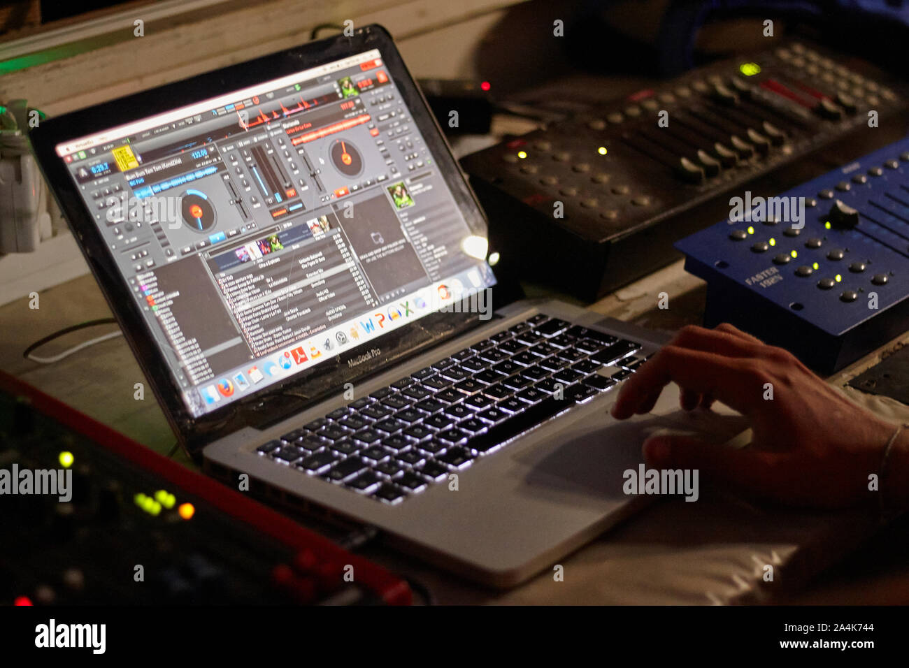 Professional music mixer djs hi-res stock photography and images - Alamy