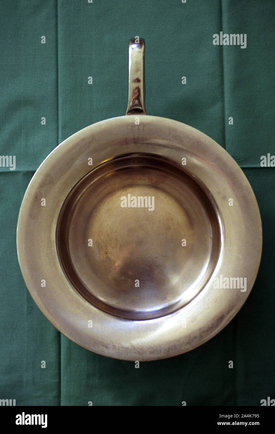 A basin used in hospitals Stock Photo - Alamy