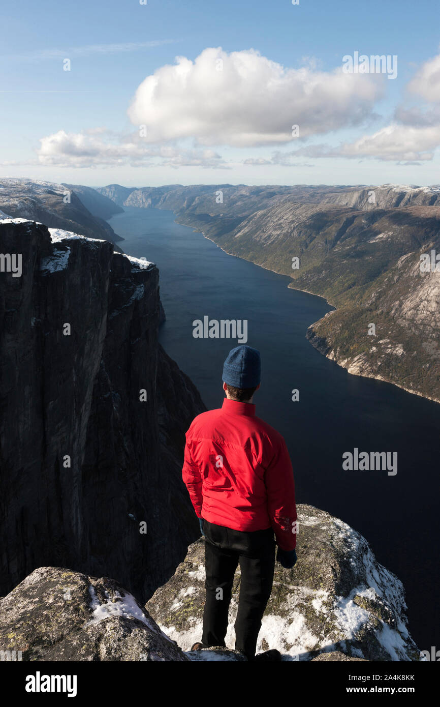 Edge of mountain hi-res stock photography and images - Alamy