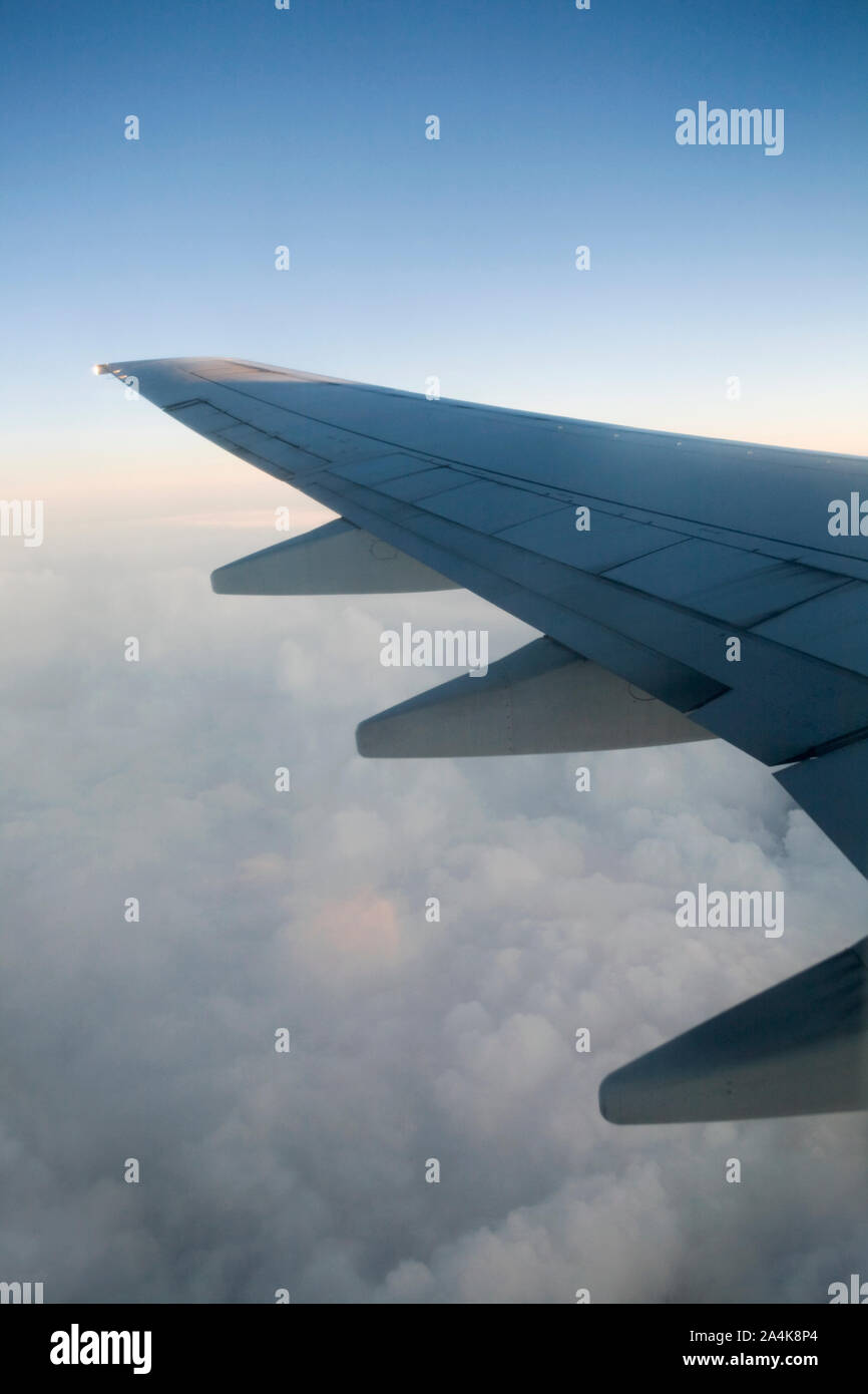 Wings of the airplanes hi-res stock photography and images - Alamy