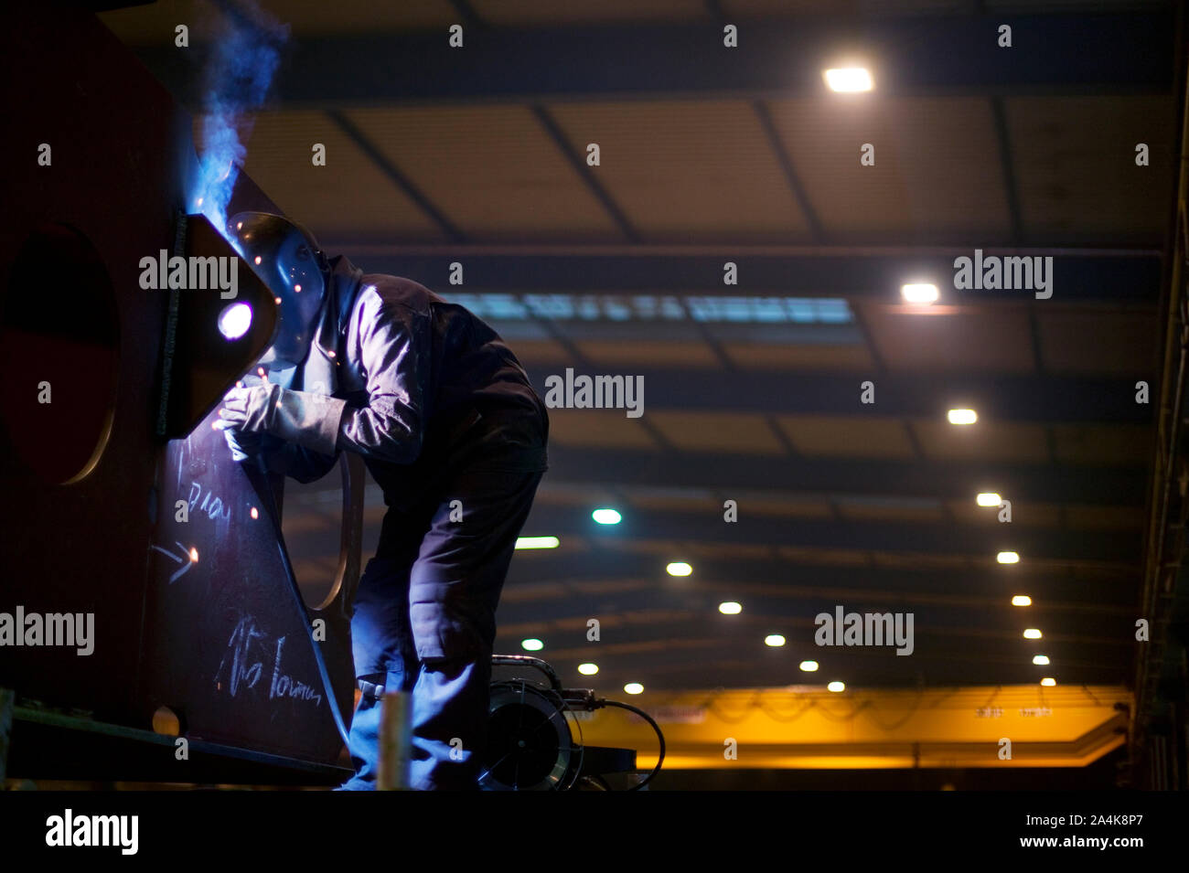 Shipyard men hi-res stock photography and images - Alamy