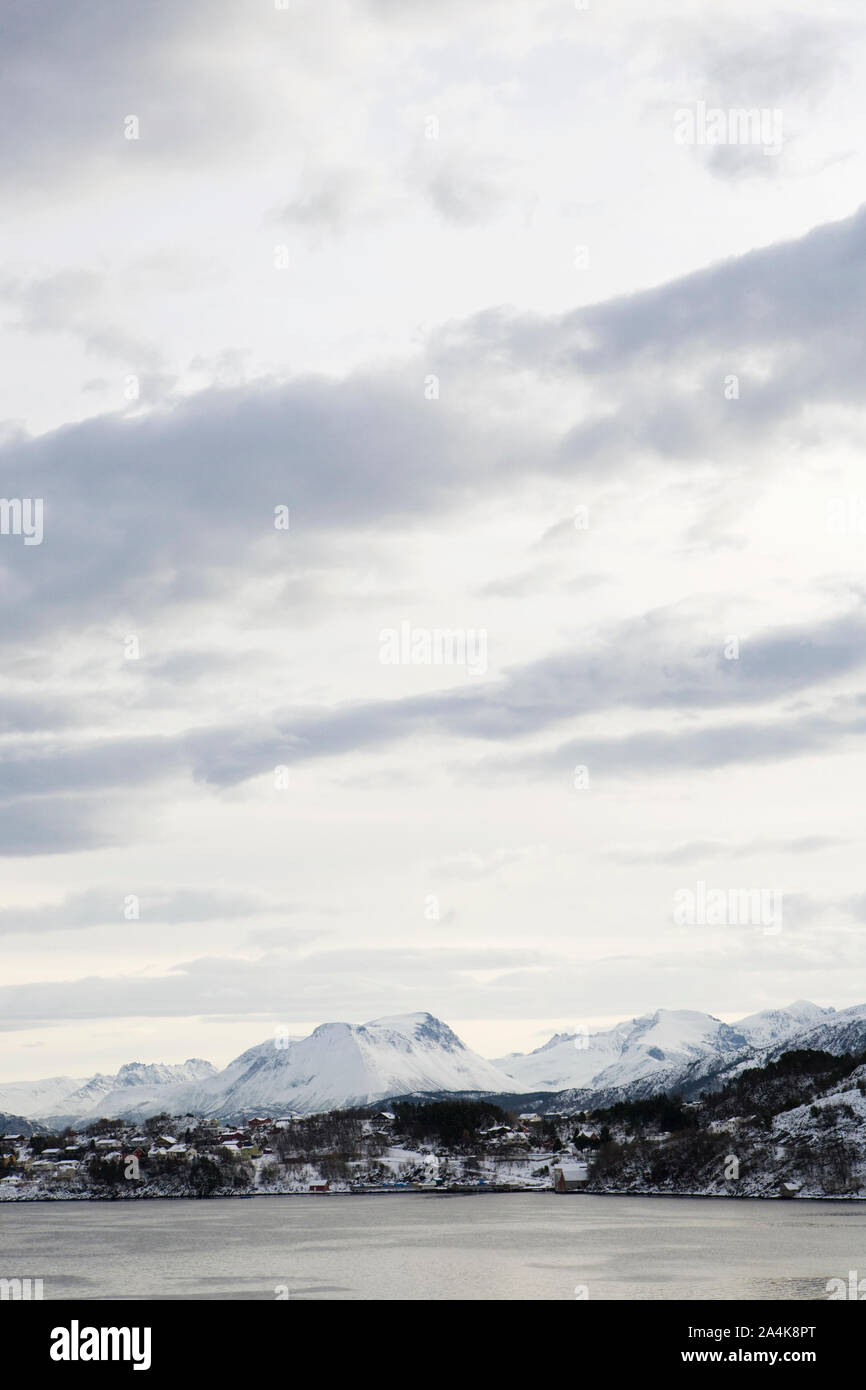 Slinningsodden, â lesund, MÂØre og Romsdal. SunnmÂØrsalpene mountains in the background Stock ...