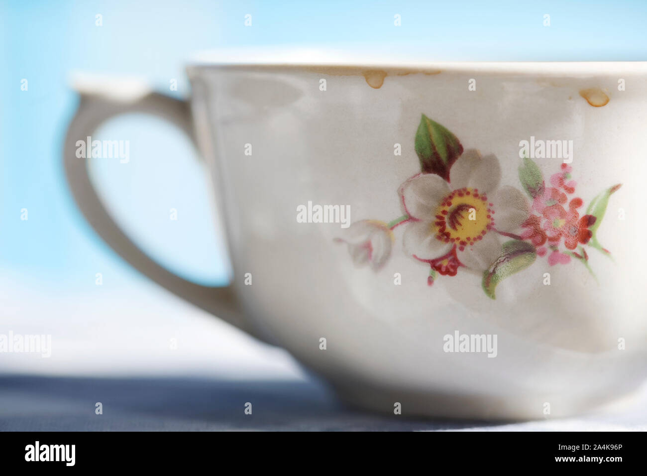 Cup forms hi-res stock photography and images - Alamy