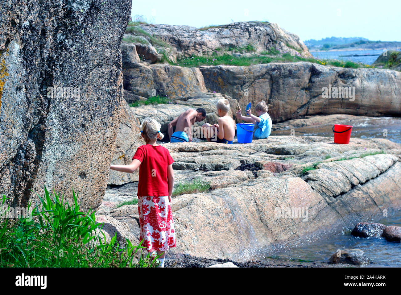 Kids Catching crabs Stock Photo - Alamy