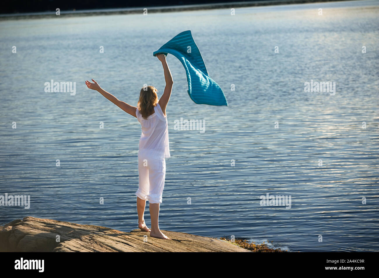 Towel from behind hi-res stock photography and images - Alamy