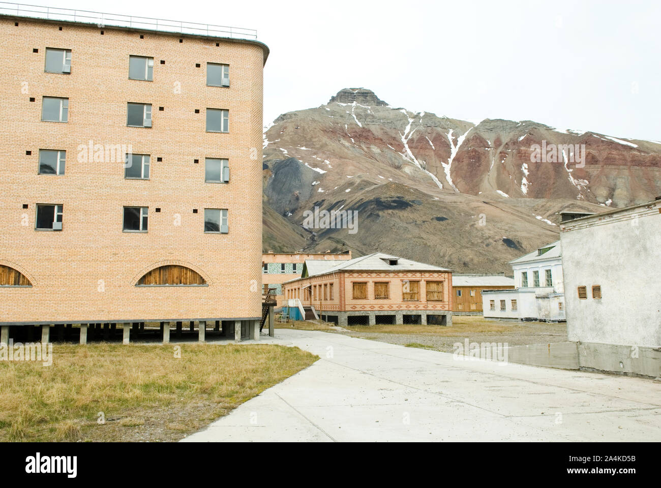 Spitsbergen, Svalbard, Pyramiden that was abandonned in 1998 Stock ...