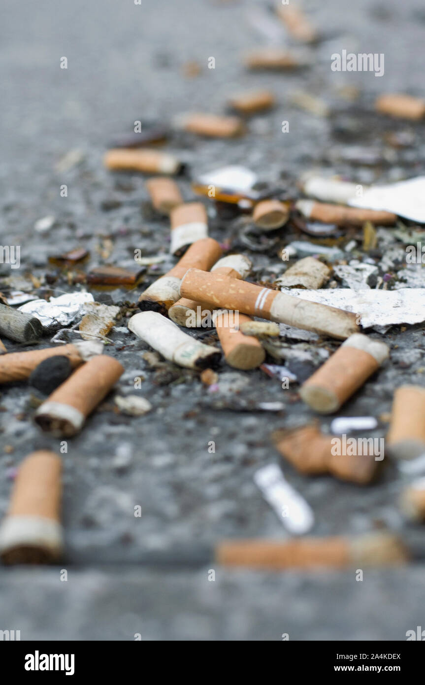 Cigarettes garbage hi-res stock photography and images - Alamy
