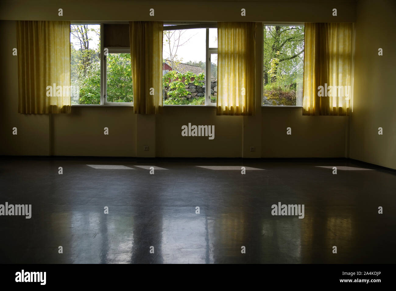 An empty room Stock Photo - Alamy
