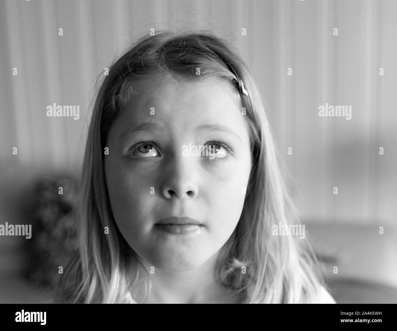 Girl looking up - eyes wide open Stock Photo - Alamy