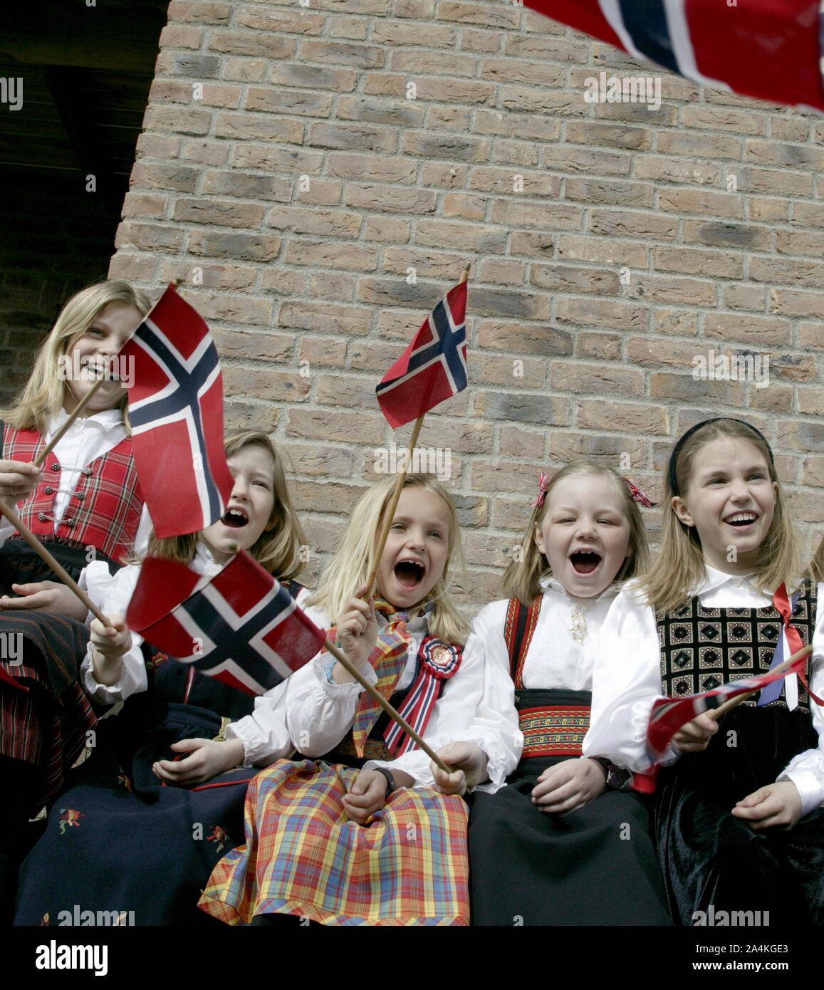 Girls with Norwegian flags Stock Photo - Alamy