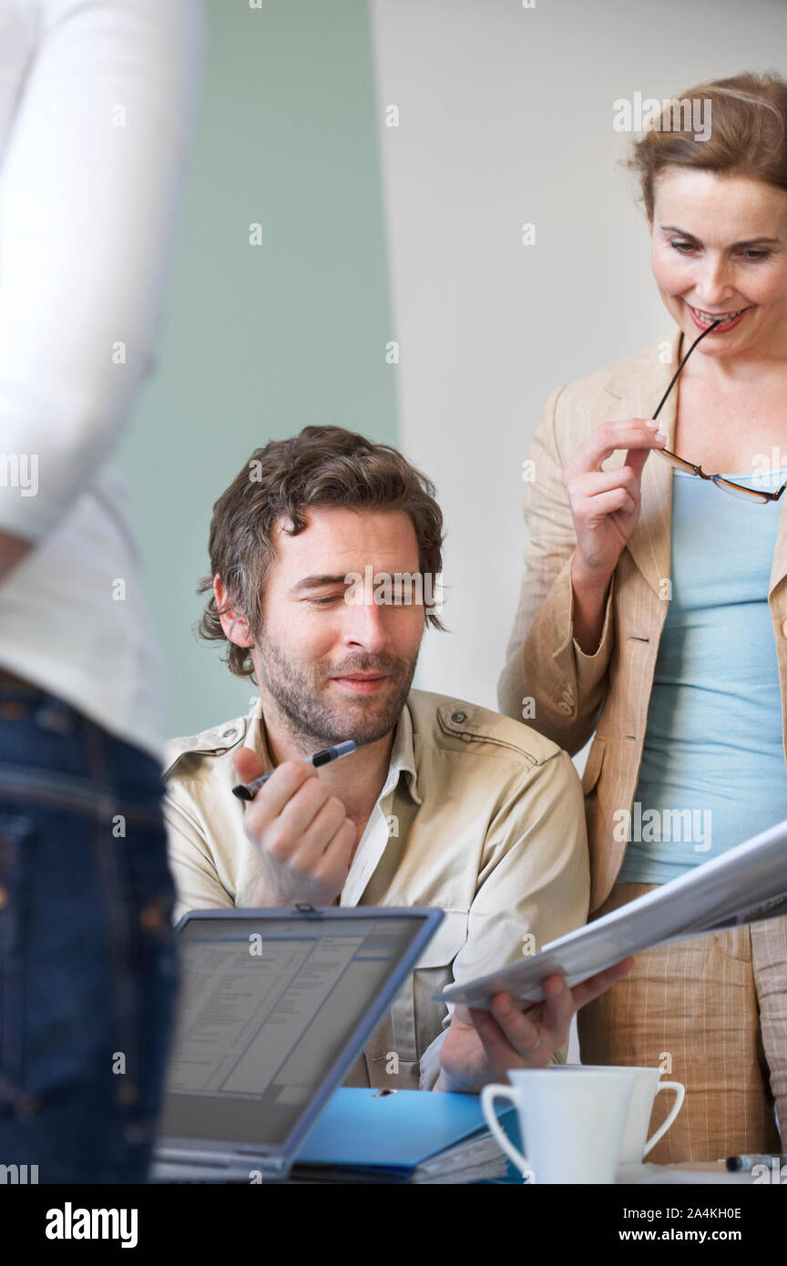 Signing shirts hi-res stock photography and images - Alamy