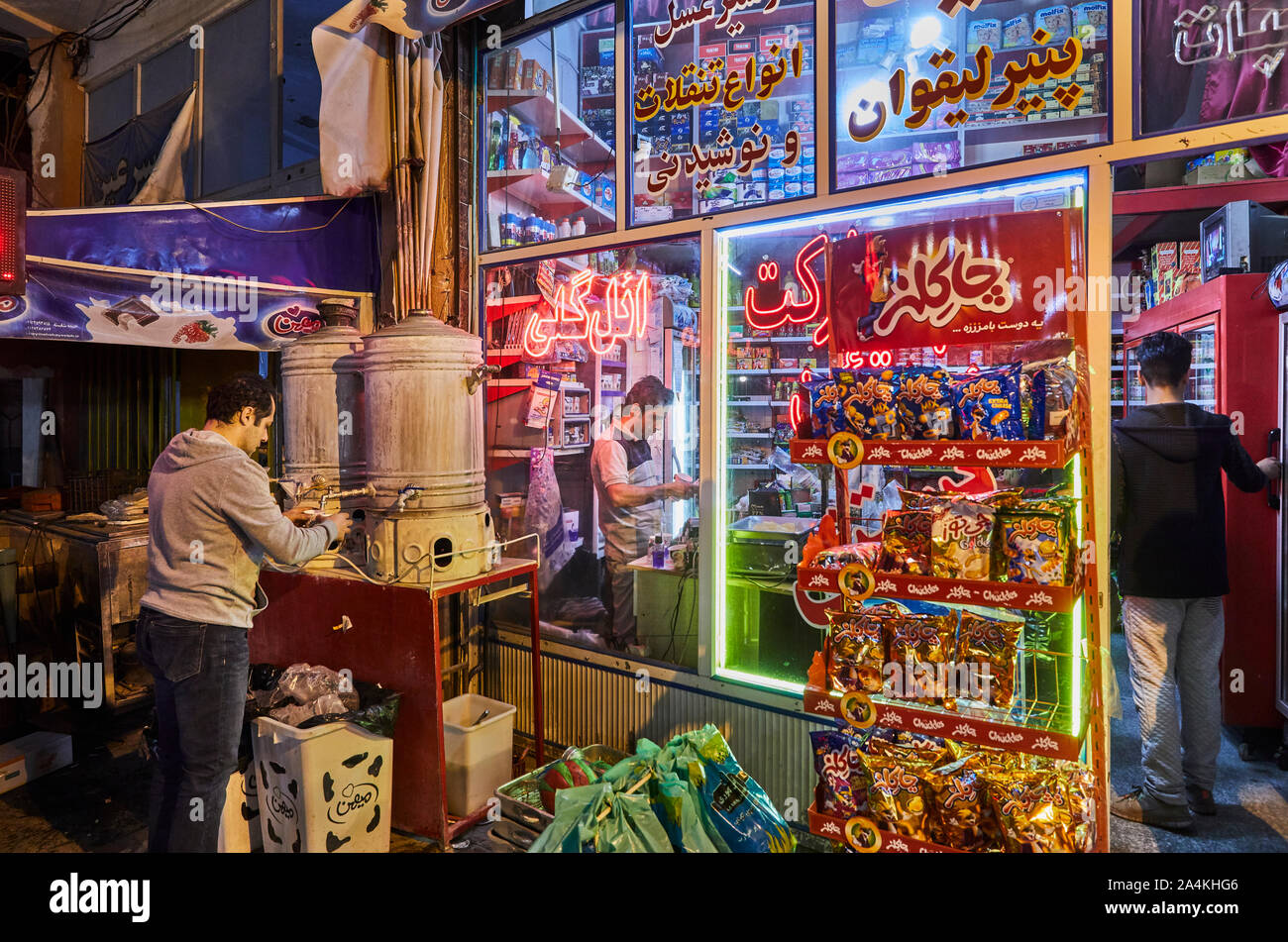 Tabriz, Iran. 30th May, 2017. Street scene near the El Goli Park in the ...