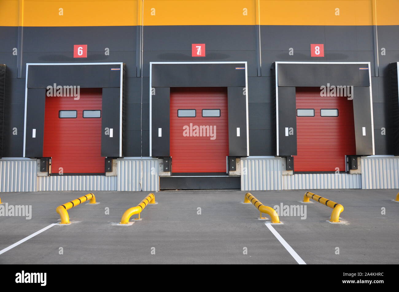 A Large distribution warehouse with gates for loading goods Stock Photo ...