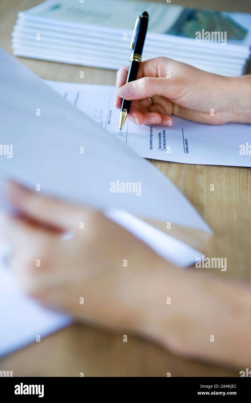 Trading estate reading hi-res stock photography and images - Alamy