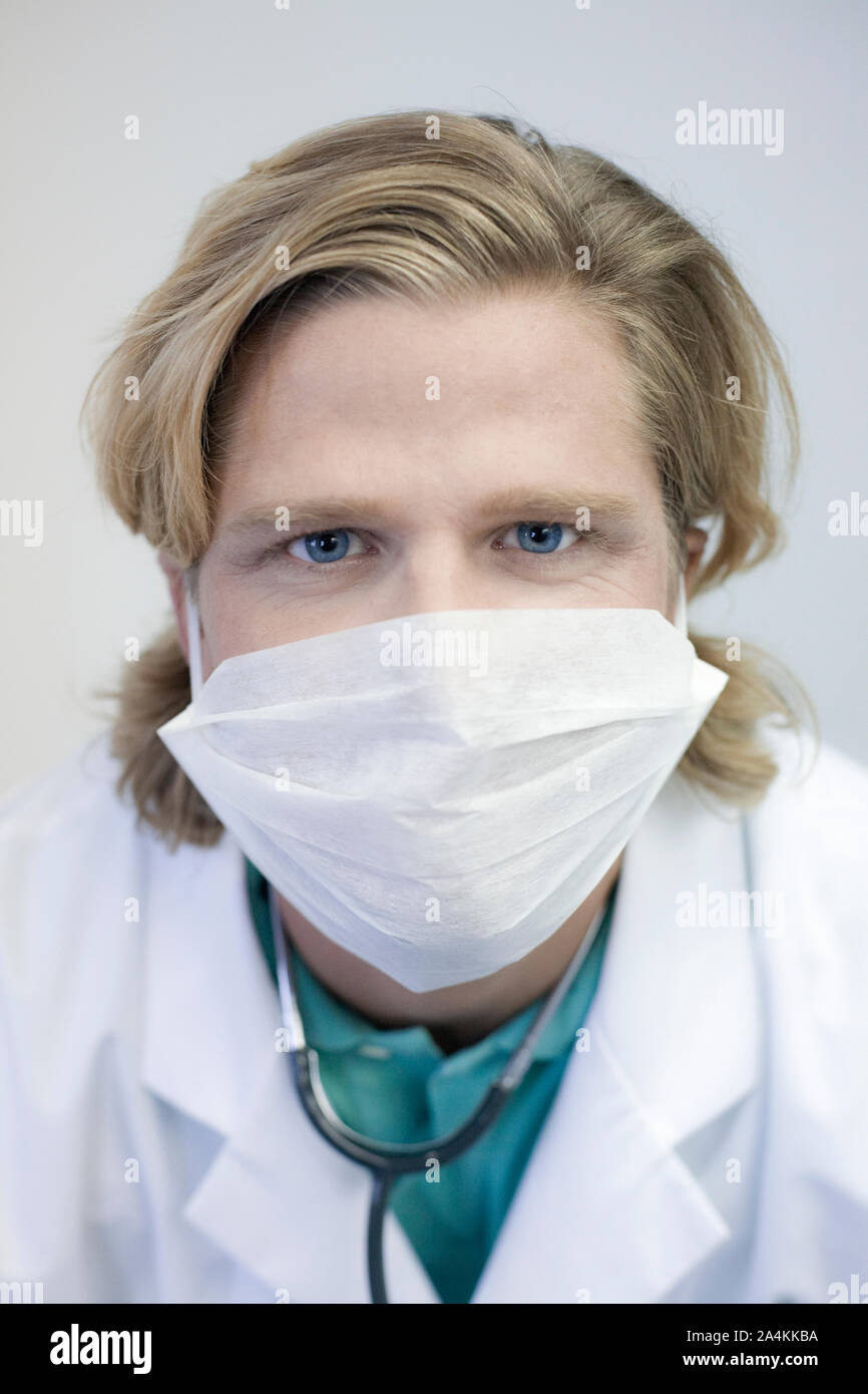 Male doctor wearing mask Stock Photo - Alamy