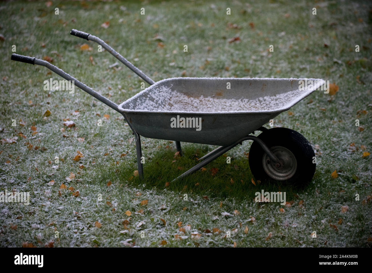 Empty wheelbarrow hi-res stock photography and images - Alamy