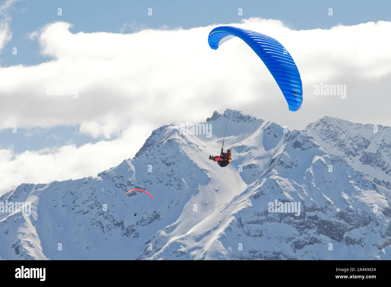 Women in paragliding hi-res stock photography and images - Alamy
