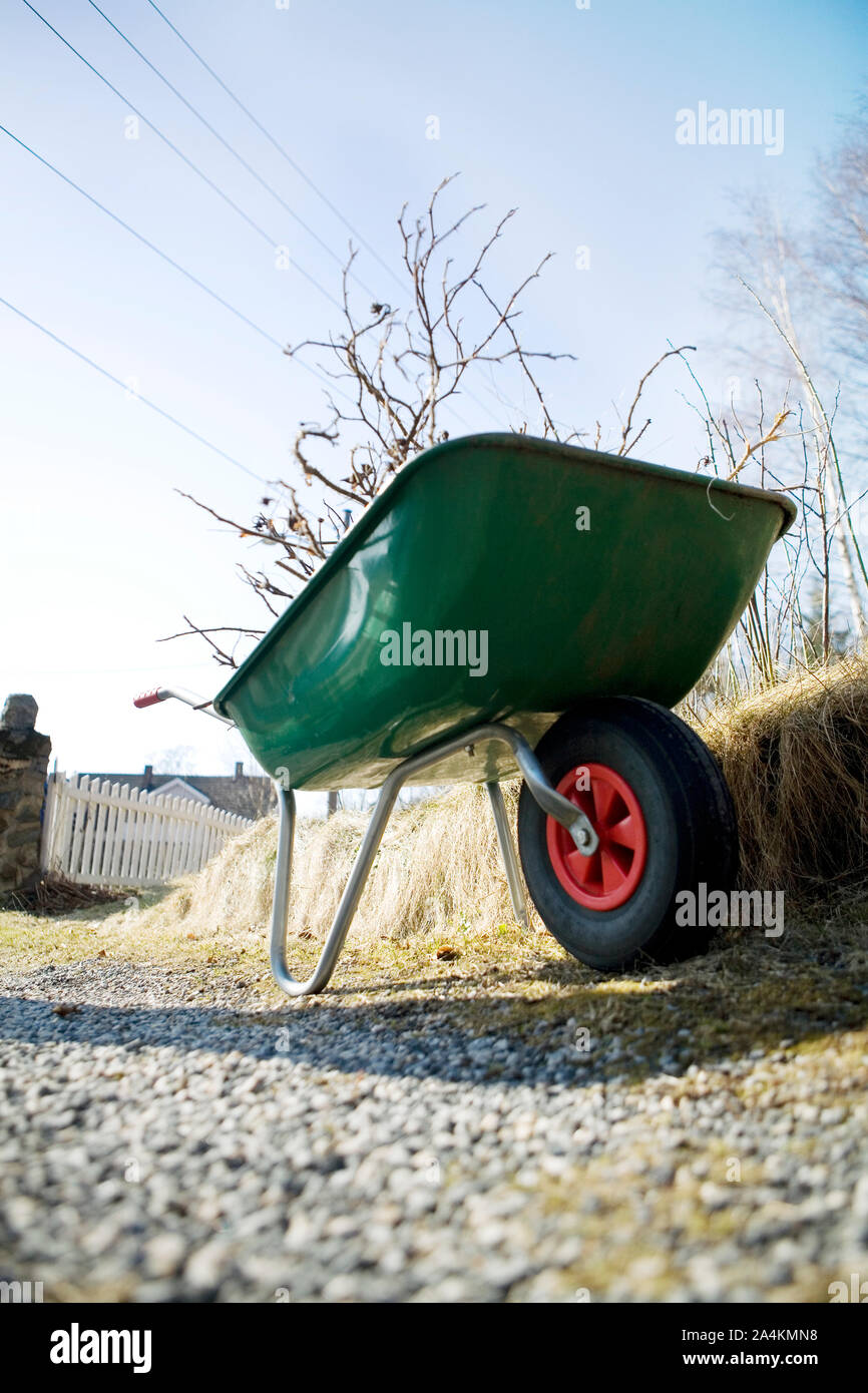 Wheelbarrow 1 hi-res stock photography and images - Alamy