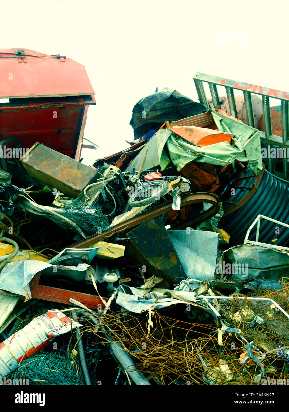 Junkyards hi-res stock photography and images - Alamy