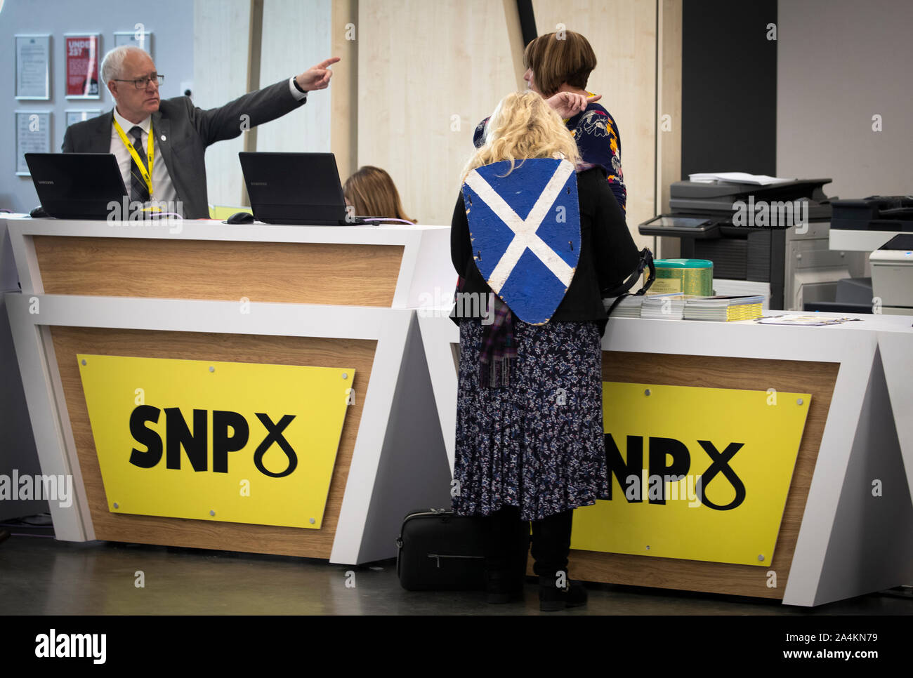 Conference registration desk hi-res stock photography and images - Alamy